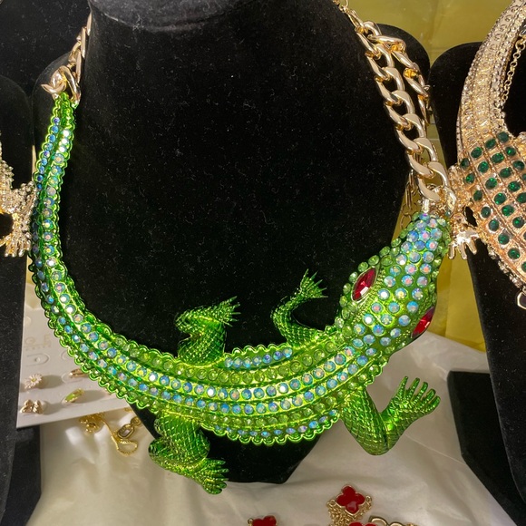 Jewelry | Vibrant Green Jeweled Lizard Necklace | Poshmark